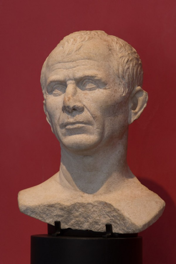 musee Arles Antique – Jules Cesar | Regard sur le monde par la photo